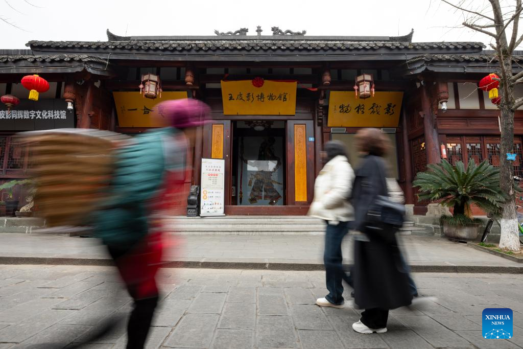 Wang Biao: herdeiro do Teatro de Sombras Wang em Sichuan-Xinhua