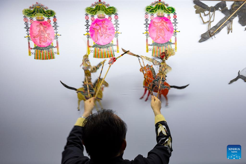 Wang Biao: herdeiro do Teatro de Sombras Wang em Sichuan-Xinhua