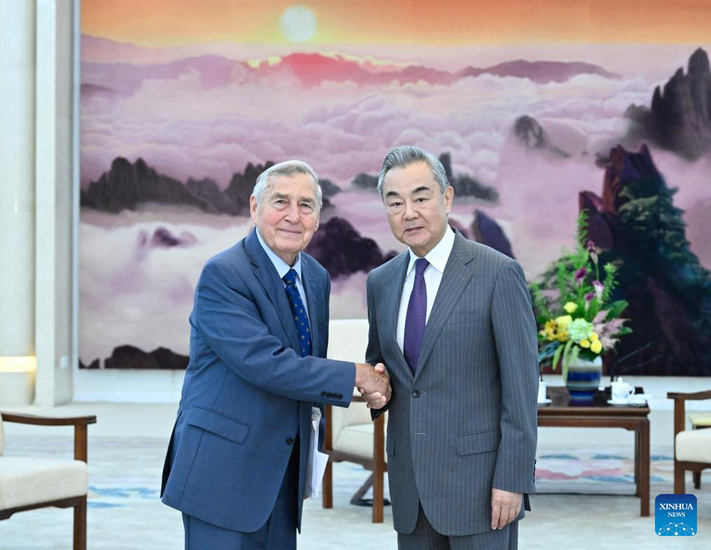 Wang Yi reúne-se com professor Graham Allison, de Harvard-Xinhua